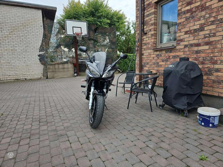Pelēks Yamaha FZ 6 2006 Kauņa, ar dzinēja tilpumu 0.60 L un nobraukumu 53 tūkst. km par 2750 €, foto 20 vietnē AUTOMOTO.COM.LV
