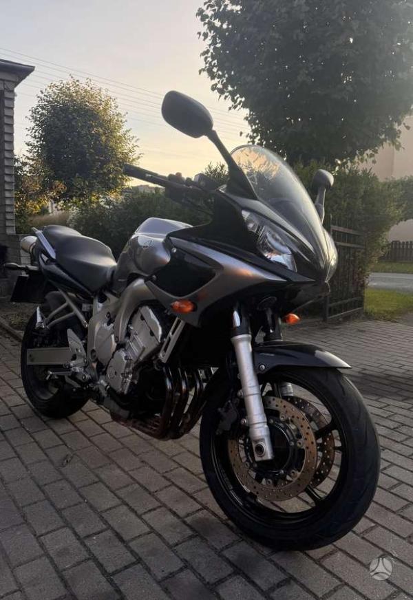 Pelēks Yamaha FZ 6 2008 Gargždai, ar dzinēja tilpumu 0.60 L un nobraukumu 34 tūkst. km par 2500 €, foto 1 vietnē AUTOMOTO.COM.LV