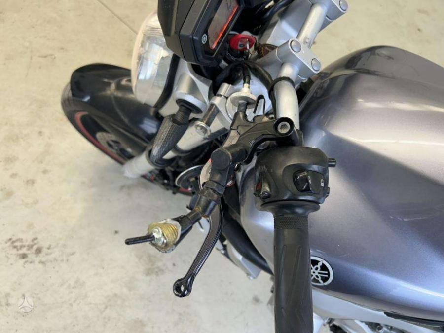 Grey Yamaha FZ 6 2011 in Radviliskis, with an engine capacity of 0.60 L and mileage of 36 thousand km for 2150 €, photo 17 on AUTOMOTO.COM.LV