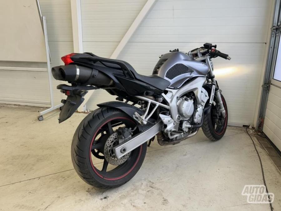 Pelēks Yamaha FZ 6 2011 Radviliškis, ar dzinēja tilpumu 0.60 L un nobraukumu 36 tūkst. km par 2050 €, foto 5 vietnē AUTOMOTO.COM.LV