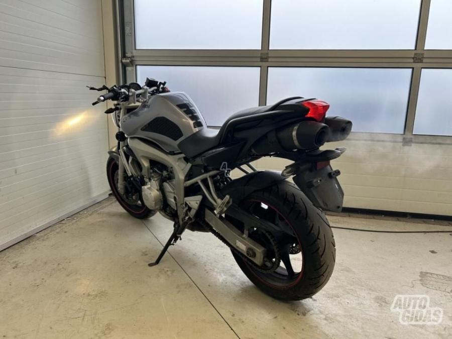 Pelēks Yamaha FZ 6 2011 Radviliškis, ar dzinēja tilpumu 0.60 L un nobraukumu 36 tūkst. km par 2050 €, foto 6 vietnē AUTOMOTO.COM.LV