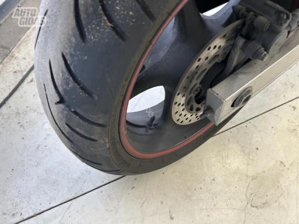 Pelēks Yamaha FZ 6 2011 Radviliškis, ar dzinēja tilpumu 0.60 L un nobraukumu 36 tūkst. km par 2050 €, foto 9 vietnē AUTOMOTO.COM.LV
