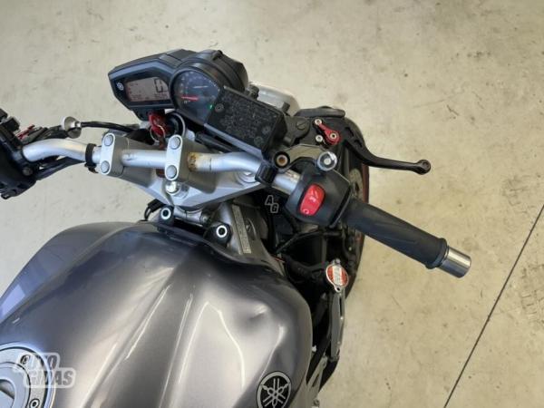 Pelēks Yamaha FZ 6 2011 Radviliškis, ar dzinēja tilpumu 0.60 L un nobraukumu 36 tūkst. km par 2050 €, foto 11 vietnē AUTOMOTO.COM.LV