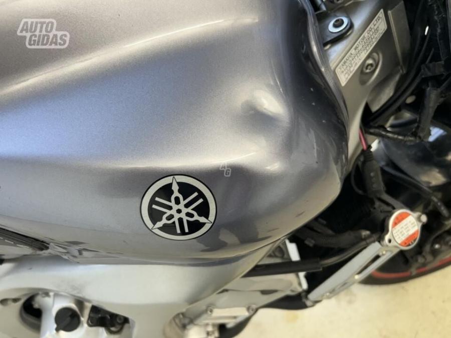 Pelēks Yamaha FZ 6 2011 Radviliškis, ar dzinēja tilpumu 0.60 L un nobraukumu 36 tūkst. km par 2050 €, foto 12 vietnē AUTOMOTO.COM.LV