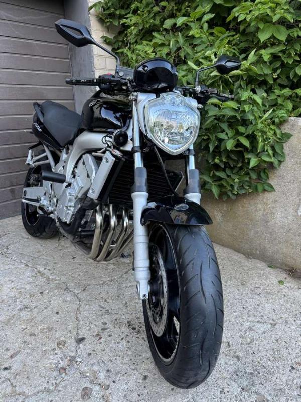 Yamaha FZ 6 2004 in Prienai, with an engine capacity of 0.60 L and mileage of 28 thousand km for 2750 €, photo 3 on AUTOMOTO.COM.LV