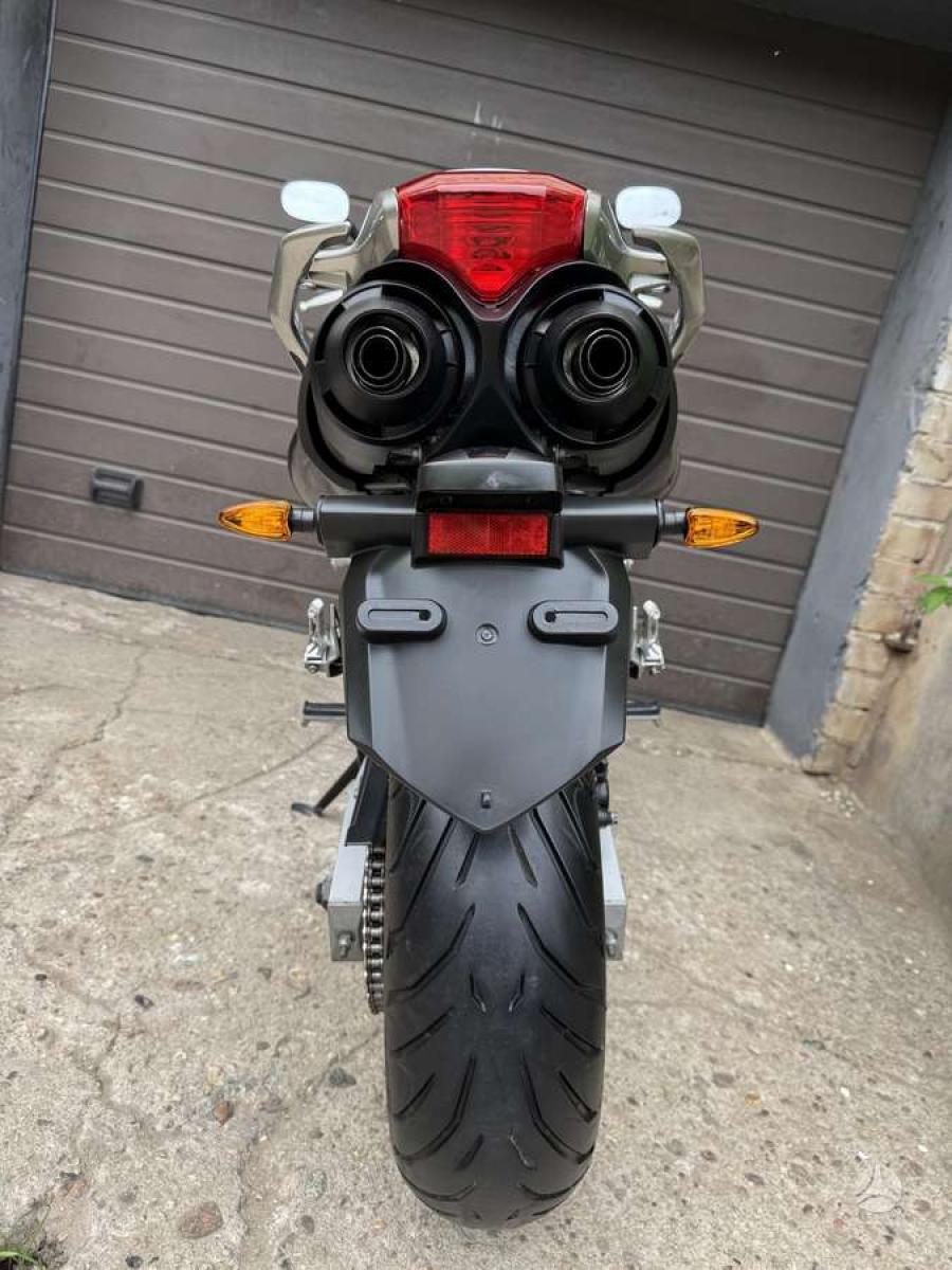 Yamaha FZ 6 2004 in Prienai, with an engine capacity of 0.60 L and mileage of 38 thousand km for 2750 €, photo 7 on AUTOMOTO.COM.LV
