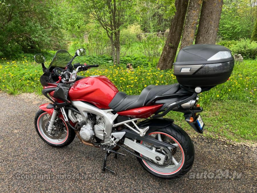 Красный Ямаха FZ 6 2004 в Вильянди, объемом двигателя 0.60 л и пробегом 52 тыс. км за 1700 €, фото 1 на AUTOMOTO.COM.LV