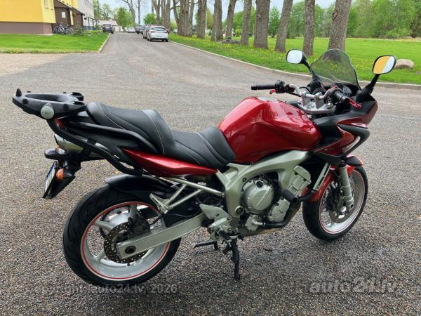 Red Yamaha FZ 6 2004 in Viljandi, with an engine capacity of 0.60 L and mileage of 52 thousand km for 1700 €, photo 4 on AUTOMOTO.COM.LV