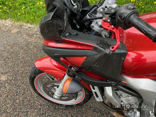 Red Yamaha FZ 6 2004 in Viljandi, with an engine capacity of 0.60 L and mileage of 52 thousand km for 1700 €, photo 10 on AUTOMOTO.COM.LV