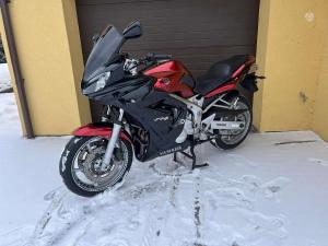 Красный Ямаха FZ 6 2005 в Бирштонас, объемом двигателя 0.60 л и пробегом 12 тыс. км за 2699 €, фото 3 на AUTOMOTO.COM.LV