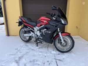Красный Ямаха FZ 6 2005 в Бирштонас, объемом двигателя 0.60 л и пробегом 12 тыс. км за 2699 €, фото 4 на AUTOMOTO.COM.LV