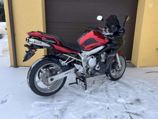 Sarkans Yamaha FZ 6 2005 Birštonas, ar dzinēja tilpumu 0.60 L un nobraukumu 12 tūkst. km par 2699 €, foto 6 vietnē AUTOMOTO.COM.LV