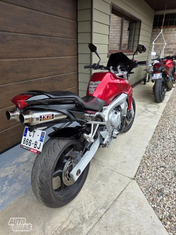 Sarkans Yamaha FZ 6 2005 Pasvalys, ar dzinēja tilpumu 0.60 L un nobraukumu 50 tūkst. km par 1449 €, foto 4 vietnē AUTOMOTO.COM.LV