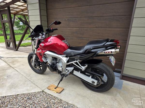 Sarkans Yamaha FZ 6 2005 Pasvalys, ar dzinēja tilpumu 0.60 L un nobraukumu 50 tūkst. km par 1449 €, foto 10 vietnē AUTOMOTO.COM.LV