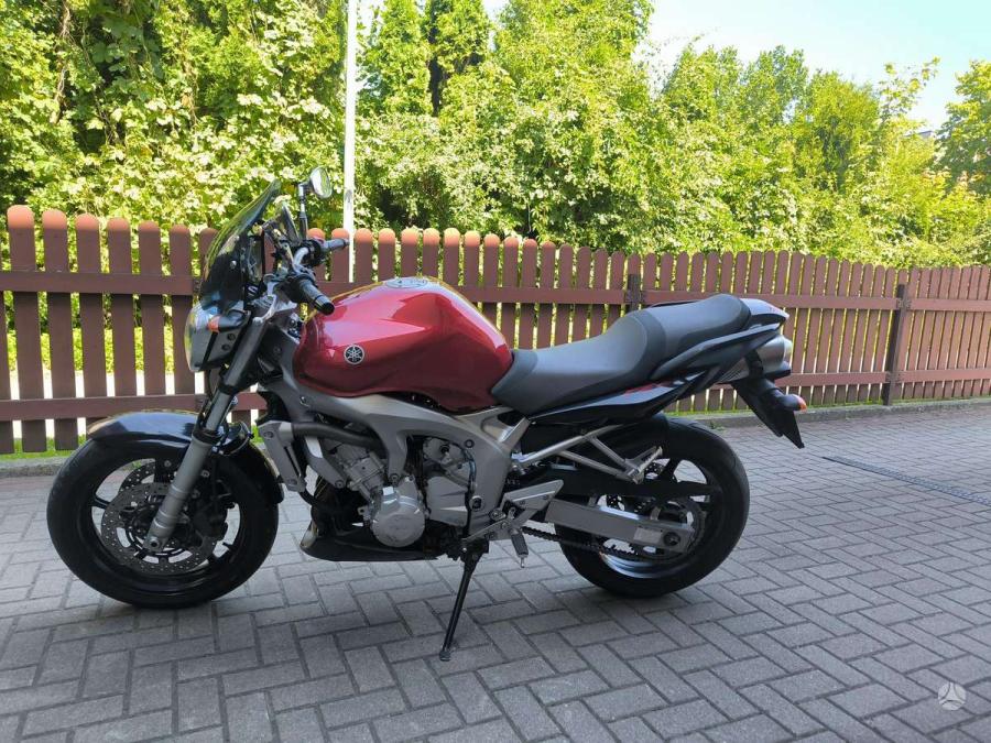 Sarkans Yamaha FZ 6 2005 Klaipėda, ar dzinēja tilpumu 0.60 L un nobraukumu 34 tūkst. km par 2400 €, foto 1 vietnē AUTOMOTO.COM.LV