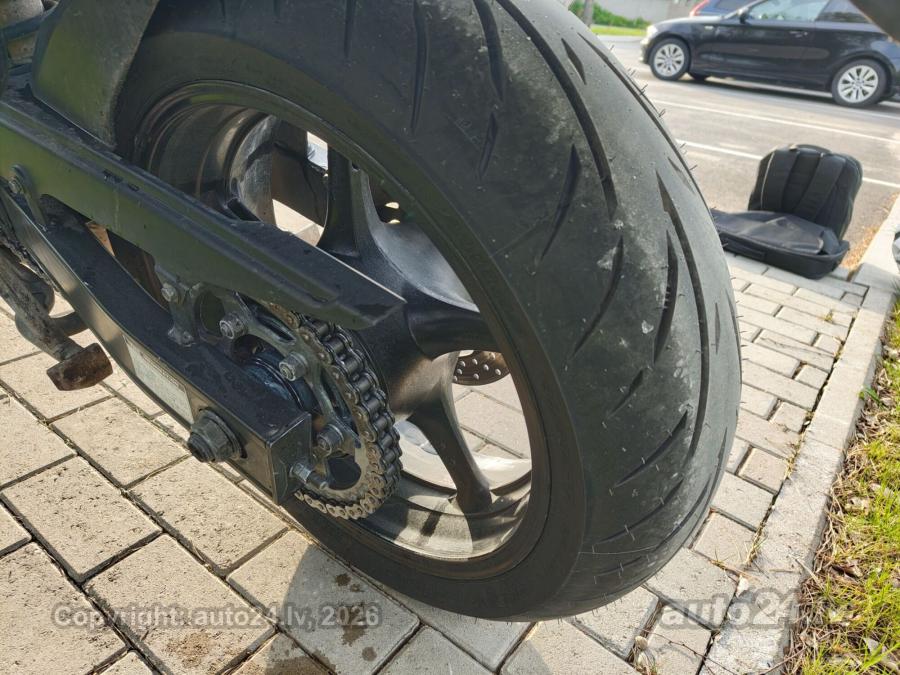 Красный Ямаха FZ 6 2006 в Рапла, объемом двигателя 0.60 л и пробегом 49 тыс. км за 2800 €, фото 6 на AUTOMOTO.COM.LV