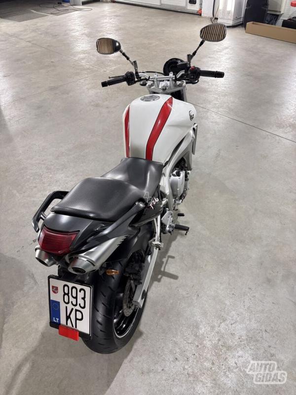 White Yamaha FZ 6 2004 in Kaunas, with an engine capacity of 0.60 L and mileage of 52 thousand km for 1900 €, photo 2 on AUTOMOTO.COM.LV