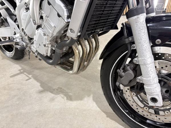 White Yamaha FZ 6 2004 in Kaunas, with an engine capacity of 0.60 L and mileage of 52 thousand km for 1900 €, photo 5 on AUTOMOTO.COM.LV