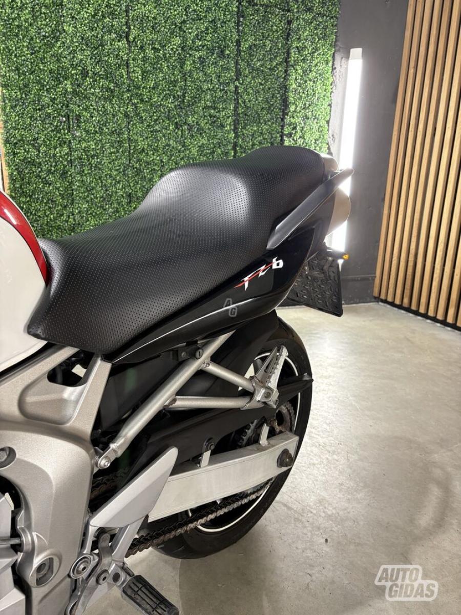 Белый Ямаха FZ 6 2004 в Каунас, объемом двигателя 0.60 л и пробегом 52 тыс. км за 1900 €, фото 8 на AUTOMOTO.COM.LV