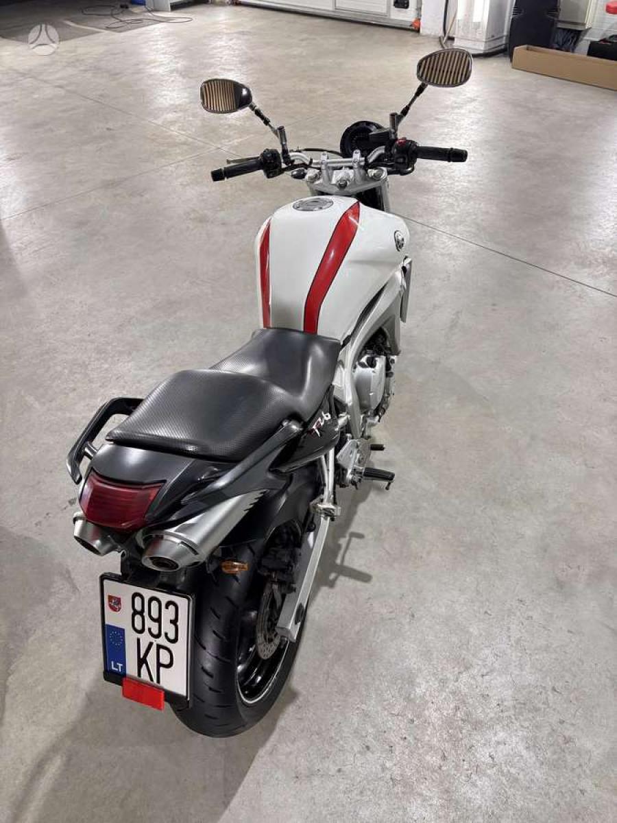 Белый Ямаха FZ 6 2005 в Каунас, объемом двигателя 0.60 л и пробегом 52 тыс. км за 1999 €, фото 3 на AUTOMOTO.COM.LV