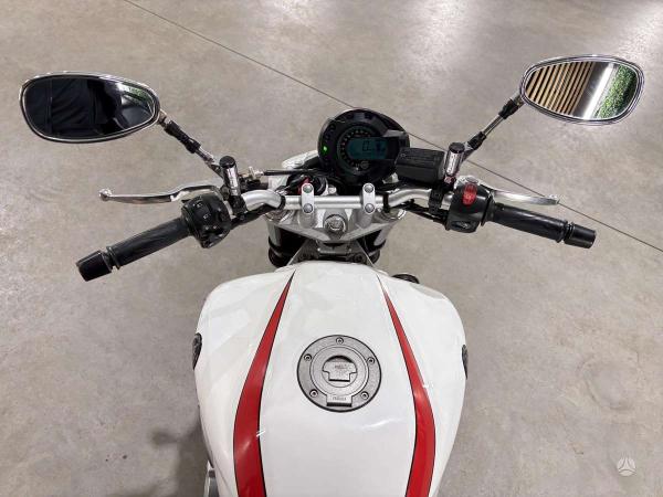 White Yamaha FZ 6 2005 in Kaunas, with an engine capacity of 0.60 L and mileage of 52 thousand km for 1999 €, photo 8 on AUTOMOTO.COM.LV