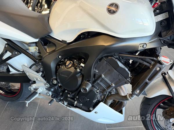 White Yamaha FZ 6 2008 in Tallinn, with an engine capacity of 0.60 L and mileage of 35 thousand km for 2990 €, photo 5 on AUTOMOTO.COM.LV