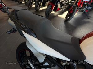 White Yamaha FZ 6 2008 in Tallinn, with an engine capacity of 0.60 L and mileage of 35 thousand km for 2990 €, photo 7 on AUTOMOTO.COM.LV