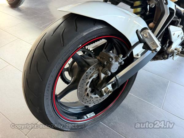 White Yamaha FZ 6 2008 in Tallinn, with an engine capacity of 0.60 L and mileage of 35 thousand km for 2990 €, photo 9 on AUTOMOTO.COM.LV
