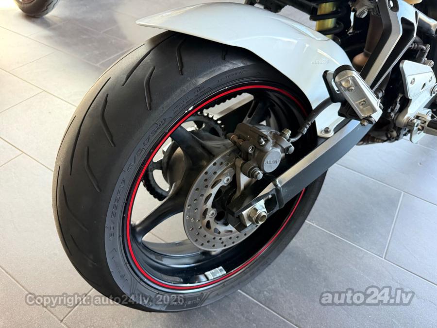White Yamaha FZ 6 2008 in Tallinn, with an engine capacity of 0.60 L and mileage of 35 thousand km for 2990 €, photo 10 on AUTOMOTO.COM.LV