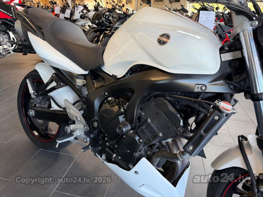 White Yamaha FZ 6 2008 in Tallinn, with an engine capacity of 0.60 L and mileage of 35 thousand km for 2990 €, photo 11 on AUTOMOTO.COM.LV