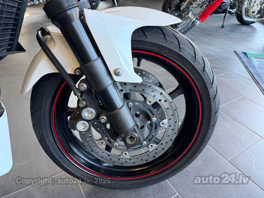 White Yamaha FZ 6 2008 in Tallinn, with an engine capacity of 0.60 L and mileage of 35 thousand km for 2990 €, photo 12 on AUTOMOTO.COM.LV