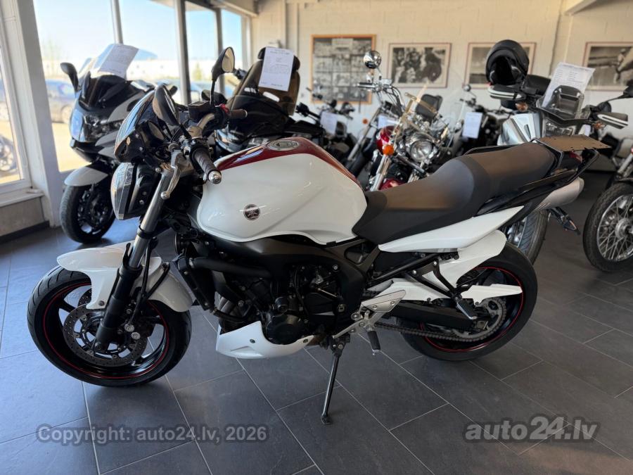 White Yamaha FZ 6 2008 in Tallinn, with an engine capacity of 0.60 L and mileage of 35 thousand km for 2990 €, photo 14 on AUTOMOTO.COM.LV
