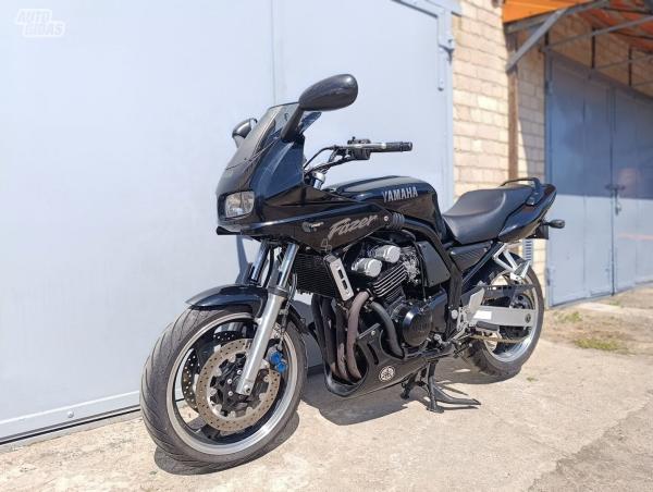 Черный Ямаха FZ 600 2001 в Вильнюс, объемом двигателя 0.60 л и пробегом 42 тыс. км за 1650 €, фото 1 на AUTOMOTO.COM.LV