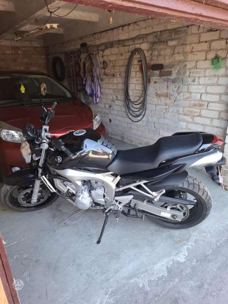 Black Yamaha FZ 600 2006 in Marijampole, with an engine capacity of 0.60 L and mileage of 26 thousand km for 2250 €, photo 5 on AUTOMOTO.COM.LV