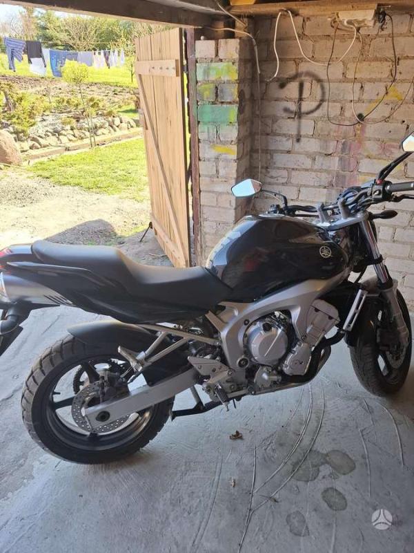 Black Yamaha FZ 600 2006 in Marijampole, with an engine capacity of 0.60 L and mileage of 26 thousand km for 2250 €, photo 5 on AUTOMOTO.COM.LV