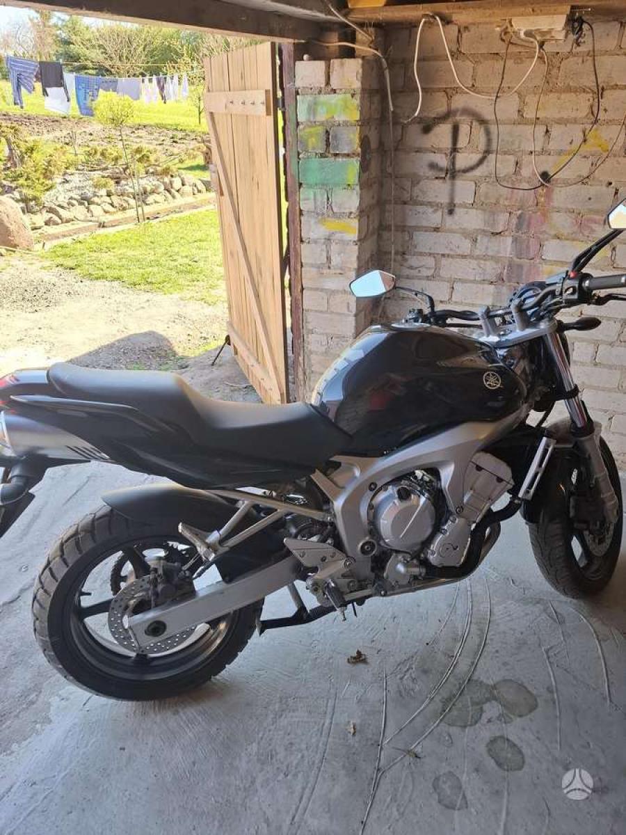 Black Yamaha FZ 600 2006 in Marijampole, with an engine capacity of 0.60 L and mileage of 26 thousand km for 2250 €, photo 6 on AUTOMOTO.COM.LV