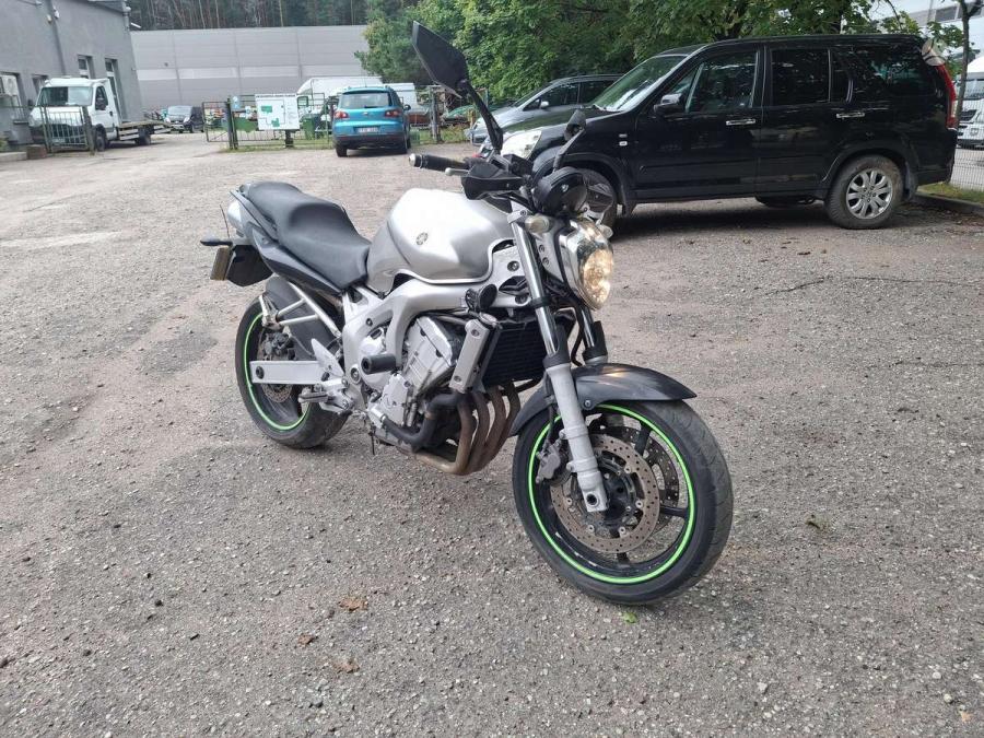 Grey Yamaha FZ 600 2004 in Druskininkai, with an engine capacity of 0.60 L and mileage of 79 thousand km for 2350 €, photo 1 on AUTOMOTO.COM.LV