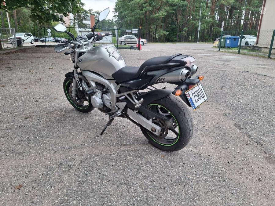 Grey Yamaha FZ 600 2004 in Druskininkai, with an engine capacity of 0.60 L and mileage of 79 thousand km for 2350 €, photo 4 on AUTOMOTO.COM.LV