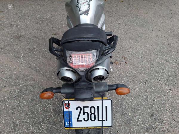 Grey Yamaha FZ 600 2004 in Druskininkai, with an engine capacity of 0.60 L and mileage of 79 thousand km for 2350 €, photo 4 on AUTOMOTO.COM.LV