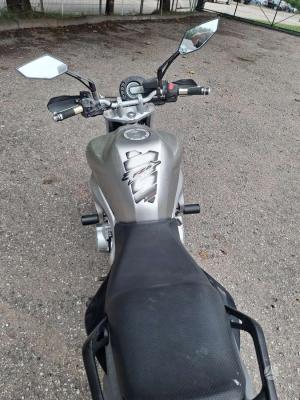 Grey Yamaha FZ 600 2004 in Druskininkai, with an engine capacity of 0.60 L and mileage of 79 thousand km for 2350 €, photo 6 on AUTOMOTO.COM.LV