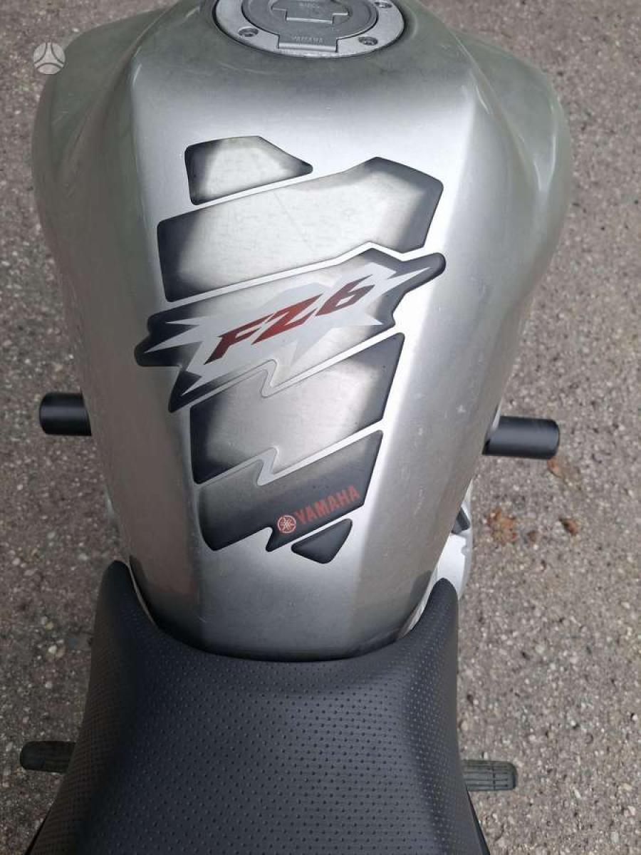 Grey Yamaha FZ 600 2004 in Druskininkai, with an engine capacity of 0.60 L and mileage of 79 thousand km for 2350 €, photo 7 on AUTOMOTO.COM.LV
