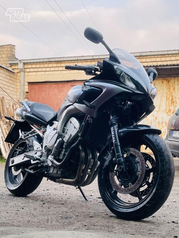 Pelēks Yamaha FZ 600 2006 Kauņa, ar dzinēja tilpumu 0.60 L un nobraukumu 100 tūkst. km par 1900 €, foto 1 vietnē AUTOMOTO.COM.LV