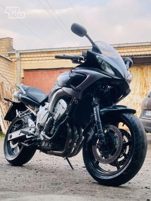 Pelēks Yamaha FZ 600 2006 Kauņa, ar dzinēja tilpumu 0.60 L un nobraukumu 100 tūkst. km par 1900 €, foto  vietnē AUTOMOTO.COM.LV
