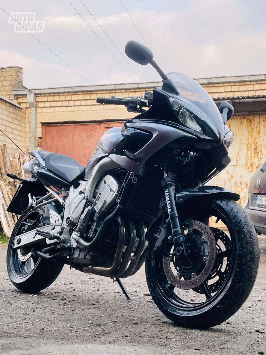 Pelēks Yamaha FZ 600 2006 Kauņa, ar dzinēja tilpumu 0.60 L un nobraukumu 100 tūkst. km par 1900 €, foto 1 vietnē AUTOMOTO.COM.LV