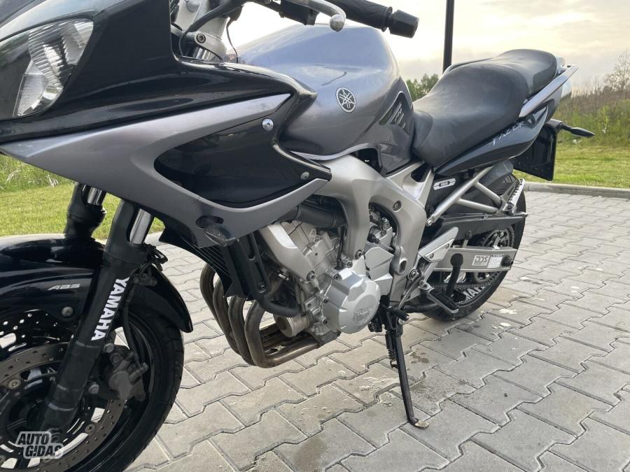 Pelēks Yamaha FZ 600 2006 Kauņa, ar dzinēja tilpumu 0.60 L un nobraukumu 100 tūkst. km par 1900 €, foto 8 vietnē AUTOMOTO.COM.LV