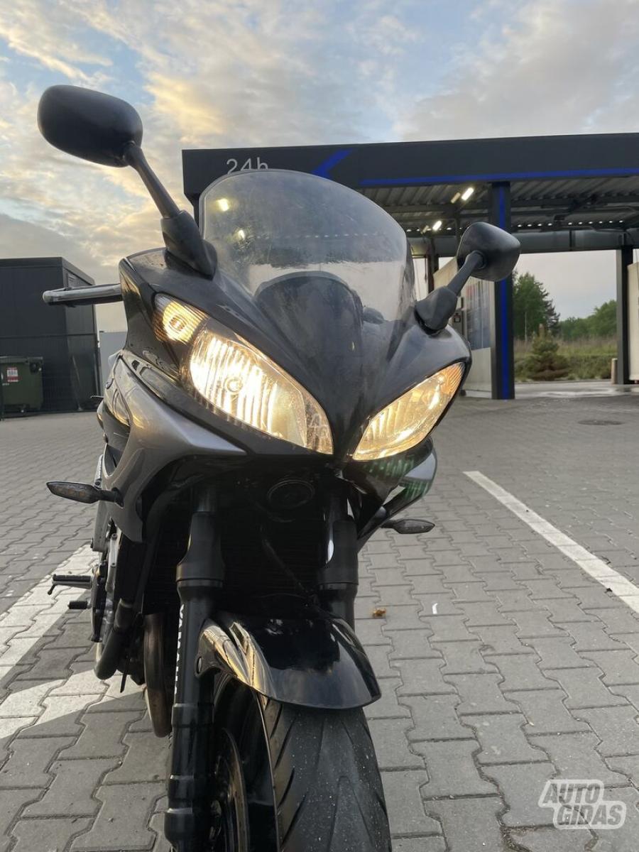 Pelēks Yamaha FZ 600 2006 Kauņa, ar dzinēja tilpumu 0.60 L un nobraukumu 100 tūkst. km par 1900 €, foto 10 vietnē AUTOMOTO.COM.LV