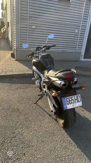 Yamaha FZ 600 2004 in Vilnius, with an engine capacity of 0.60 L and mileage of 40 thousand km for 2350 €, photo 5 on AUTOMOTO.COM.LV
