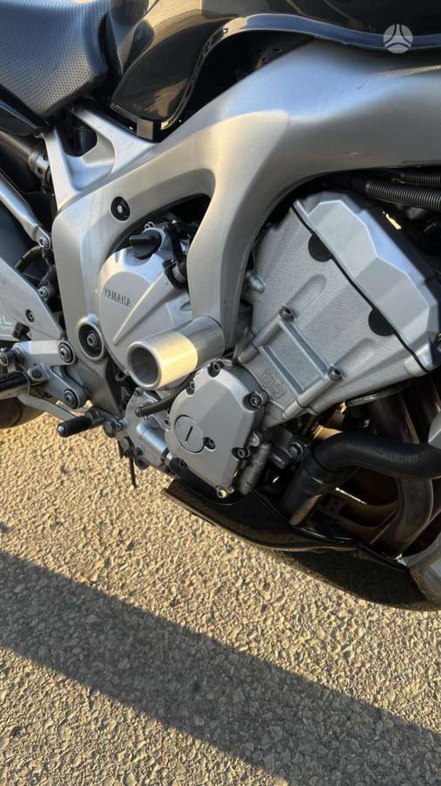 Yamaha FZ 600 2004 in Vilnius, with an engine capacity of 0.60 L and mileage of 40 thousand km for 2350 €, photo 8 on AUTOMOTO.COM.LV