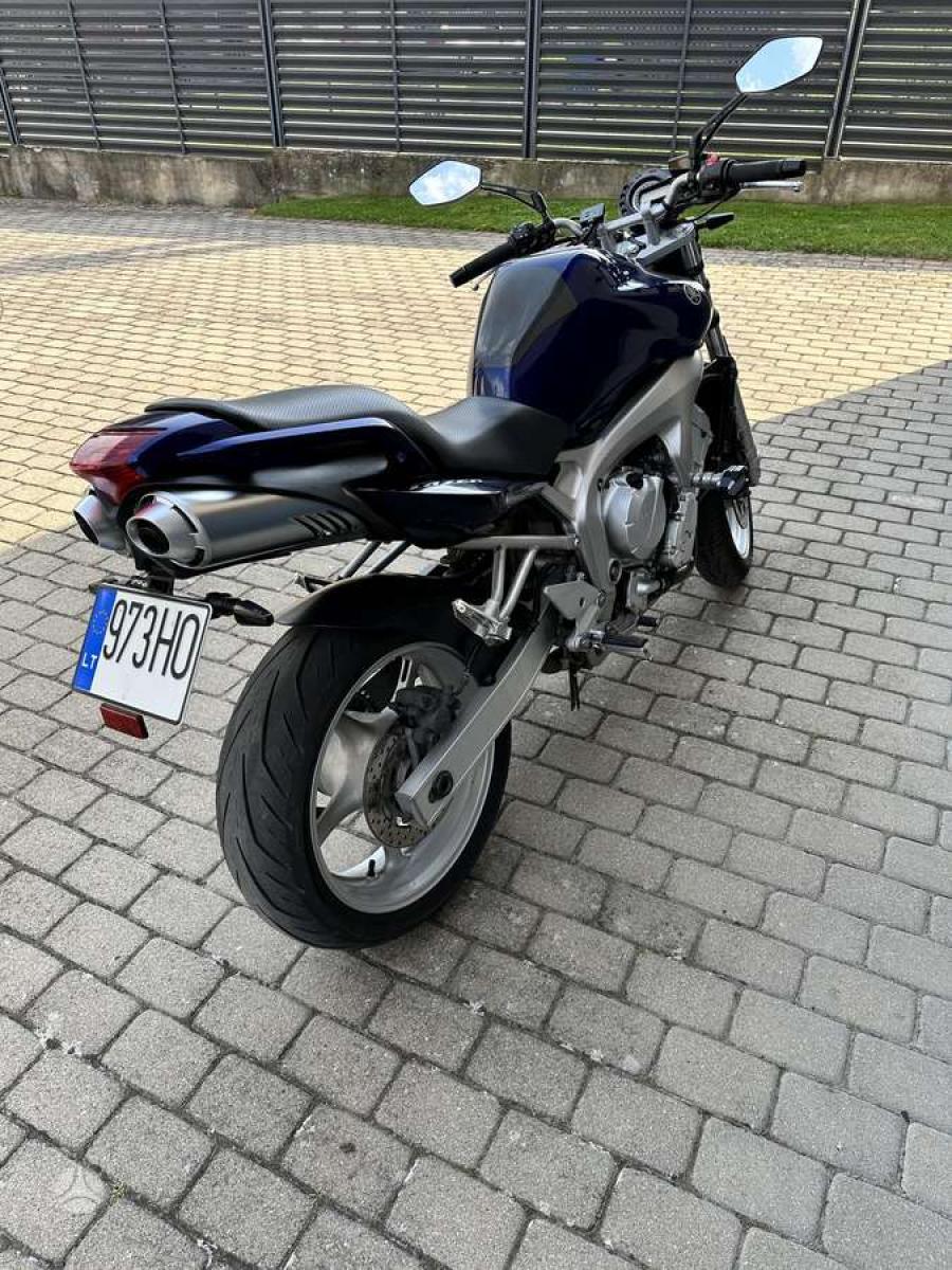 Yamaha FZ 600 2004 in Prienai, with an engine capacity of 0.60 L and mileage of 40 thousand km for 2000 €, photo 5 on AUTOMOTO.COM.LV