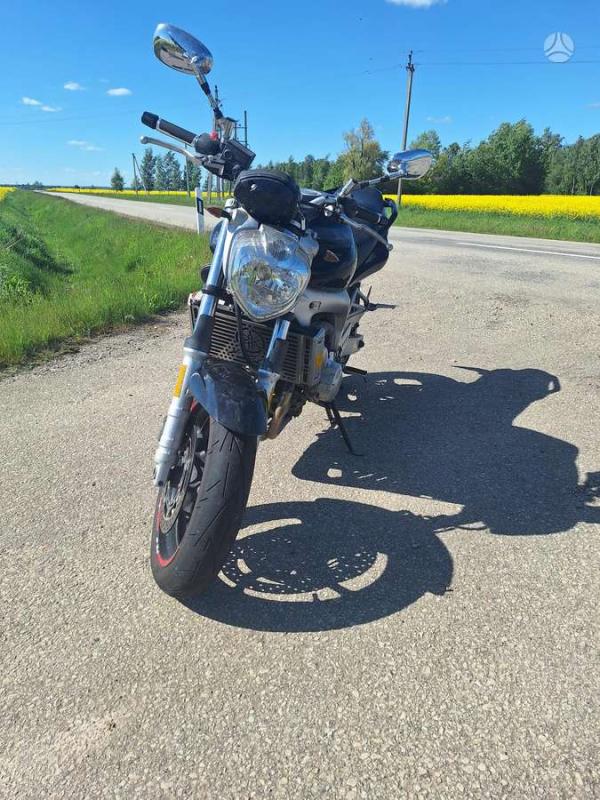 Ямаха FZ 600 2005 в Паневежис, объемом двигателя 0.60 л и пробегом 599 тыс. км за 2200 €, фото 3 на AUTOMOTO.COM.LV